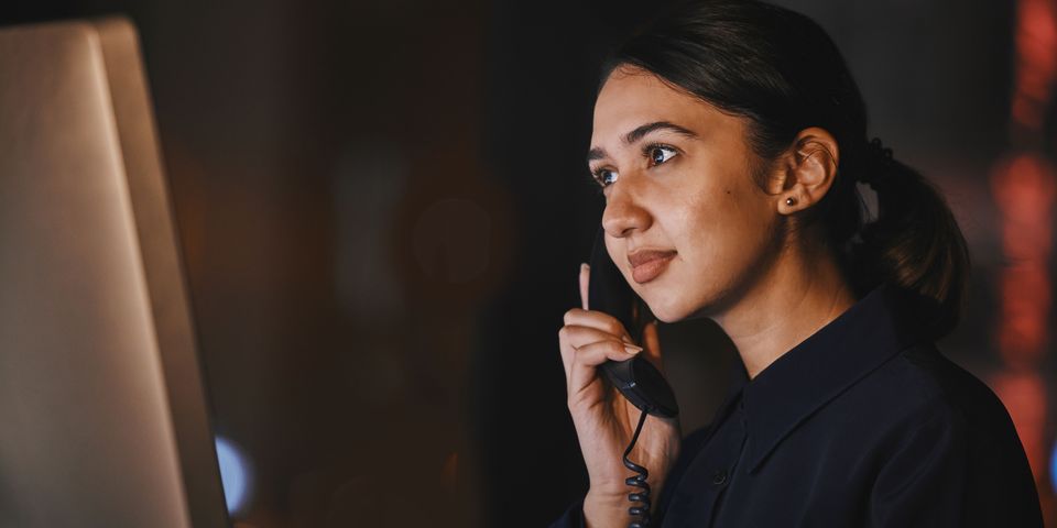 Night receptionist job description: Missions, training and qualifications
