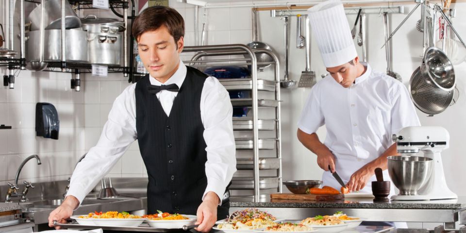 Commis de salle : Métier, salaire et compétences